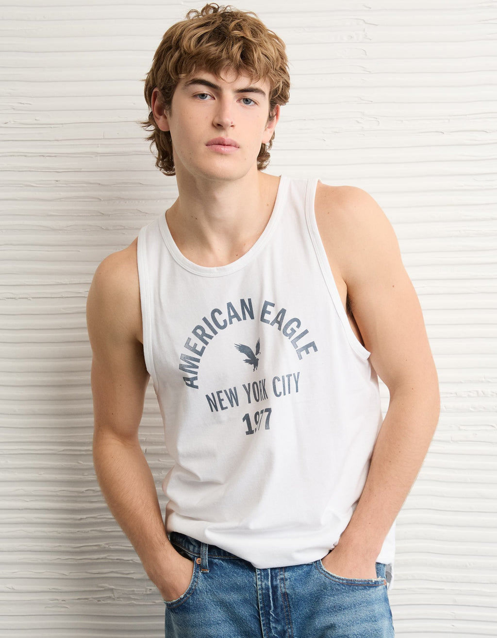 AE Standard Fit Lightweight Logo Graphic Tank Top – American Eagle Europe