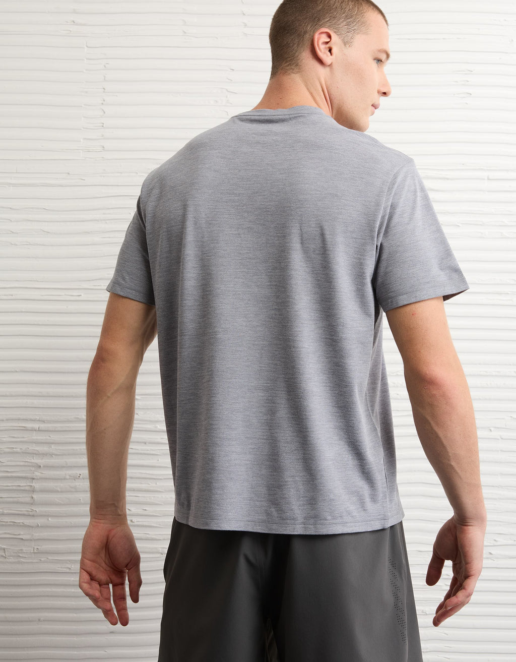 AE 24/7 Standard Fit Active T-Shirt – American Eagle Europe